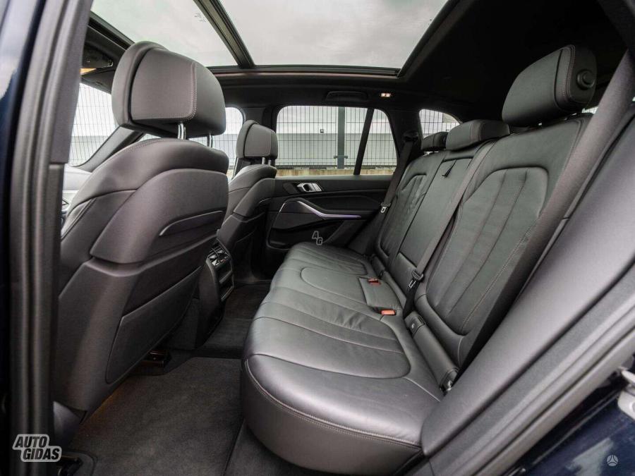 Blue BMW X5 2019 in Marijampole, with an engine capacity of 3.00 L and mileage of 164 thousand km for 40450 €, photo 35 on AUTOMOTO.COM.LV
