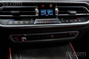 Zils BMW X5 2019 Rīga, ar dzinēja tilpumu 3.00 L un nobraukumu 125 tūkst. km par 46700 €, foto 24 vietnē AUTOMOTO.COM.LV