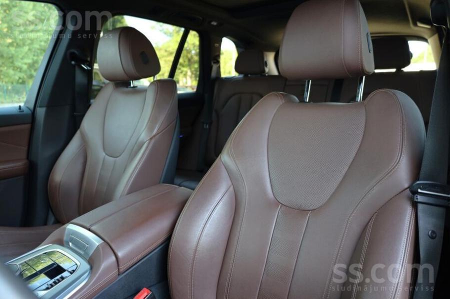 Blue BMW X5 2019 in Riga, with an engine capacity of 3.00 L and mileage of 0 thousand km for 37995 €, photo 13 on AUTOMOTO.COM.LV