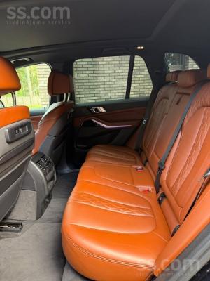 Blue BMW X5 2019 in Riga, with an engine capacity of 3.00 L and mileage of 127 thousand km for 48900 €, photo 12 on AUTOMOTO.COM.LV
