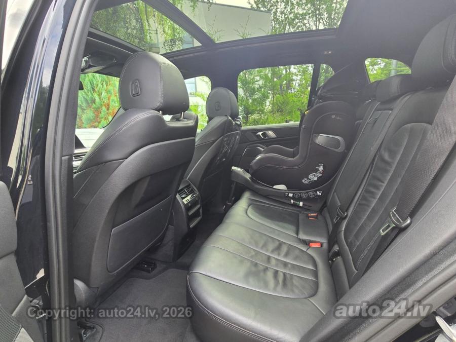 Zils BMW X5 2019 Tallina, ar dzinēja tilpumu 3.00 L un nobraukumu 165 tūkst. km par 44890 €, foto 13 vietnē AUTOMOTO.COM.LV