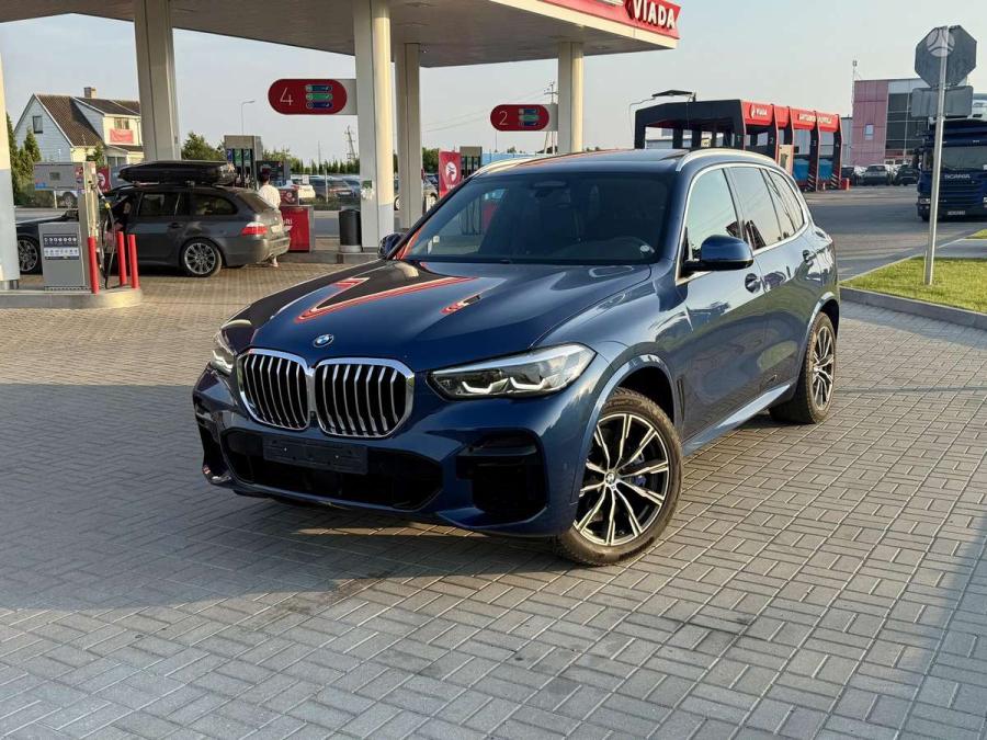 Blue BMW X5 2019 in Taurage, with an engine capacity of 2.99 L and mileage of 170 thousand km for 36999 €, photo 1 on AUTOMOTO.COM.LV