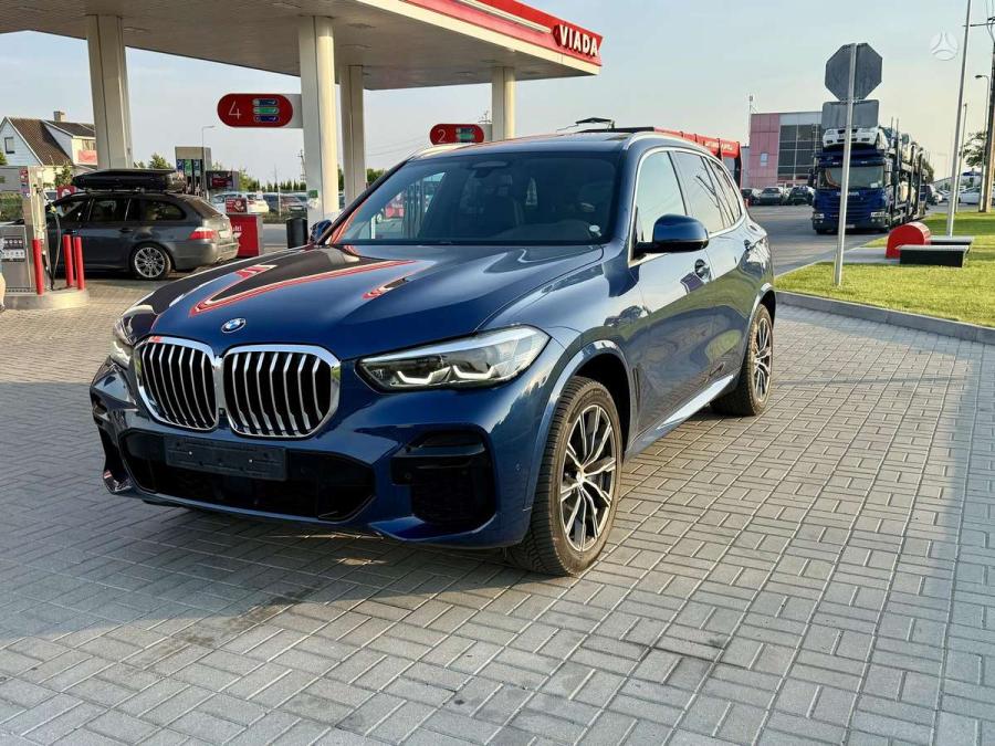 Blue BMW X5 2019 in Taurage, with an engine capacity of 2.99 L and mileage of 170 thousand km for 36999 €, photo 3 on AUTOMOTO.COM.LV