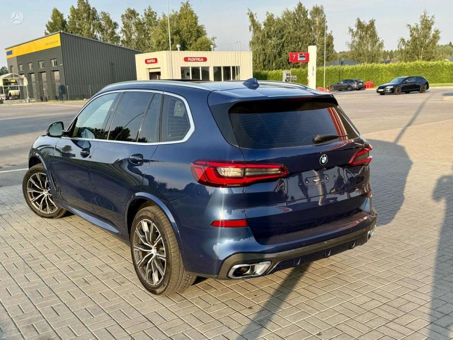 Blue BMW X5 2019 in Taurage, with an engine capacity of 2.99 L and mileage of 170 thousand km for 36999 €, photo 8 on AUTOMOTO.COM.LV