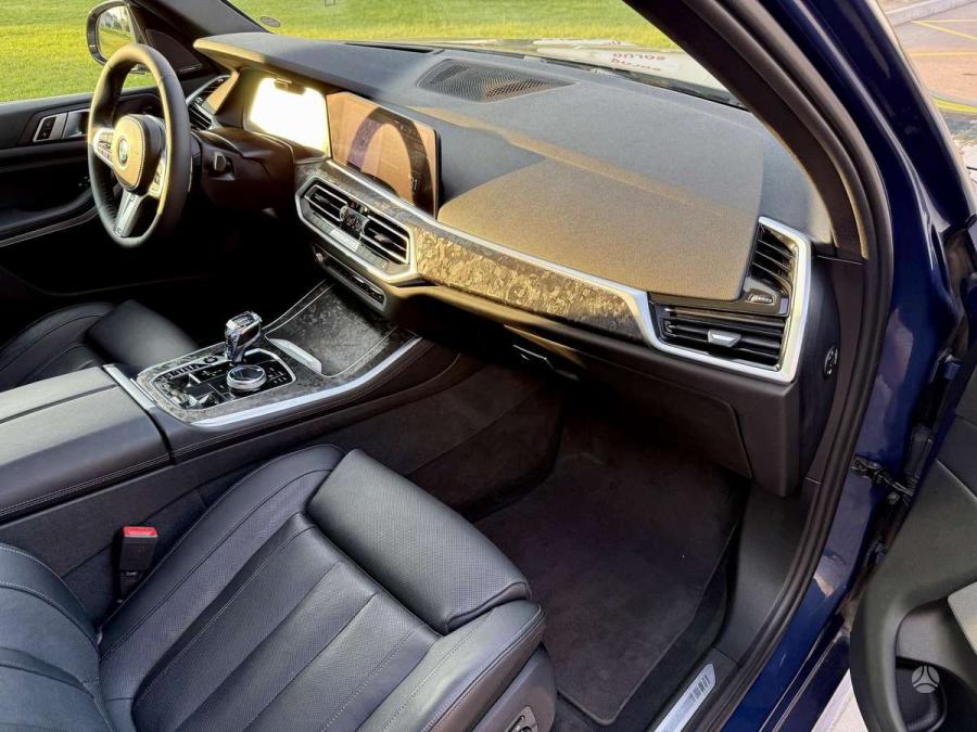 Blue BMW X5 2019 in Taurage, with an engine capacity of 2.99 L and mileage of 170 thousand km for 36999 €, photo 12 on AUTOMOTO.COM.LV