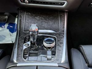 Blue BMW X5 2019 in Taurage, with an engine capacity of 2.99 L and mileage of 170 thousand km for 36999 €, photo 31 on AUTOMOTO.COM.LV