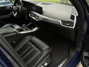 Blue BMW X5 2020 in Riga, with an engine capacity of 3.00 L and mileage of 206 thousand km for 35000 €, photo 10 on AUTOMOTO.COM.LV