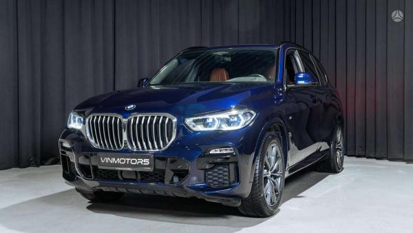 Blue BMW X5 2021 in Vilnius, with an engine capacity of 3.00 L and mileage of 82 thousand km for 49900 €, photo 1 on AUTOMOTO.COM.LV
