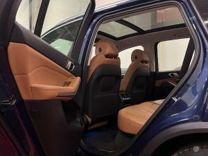 Blue BMW X5 2021 in Vilnius, with an engine capacity of 3.00 L and mileage of 77 thousand km for 44990 €, photo 31 on AUTOMOTO.COM.LV