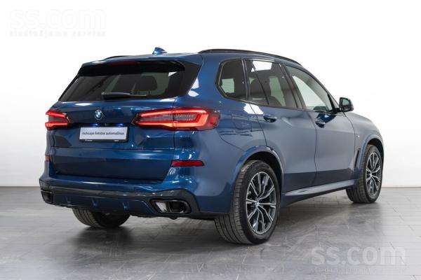Zils BMW X5 2021 Rīga, ar dzinēja tilpumu 3.00 L un nobraukumu 105 tūkst. km par 47900 €, foto 2 vietnē AUTOMOTO.COM.LV