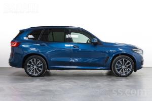 Blue BMW X5 2021 in Riga, with an engine capacity of 3.00 L and mileage of 105 thousand km for 47900 €, photo 8 on AUTOMOTO.COM.LV