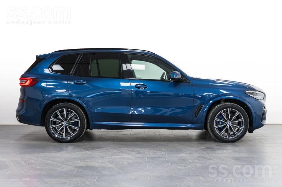 Blue BMW X5 2021 in Riga, with an engine capacity of 3.00 L and mileage of 105 thousand km for 47900 €, photo 8 on AUTOMOTO.COM.LV