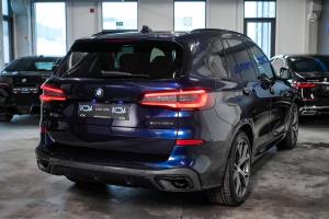 Blue BMW X5 2021 in Kaunas, with an engine capacity of 3.00 L and mileage of 328 thousand km for 33950 €, photo 12 on AUTOMOTO.COM.LV