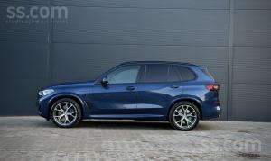 Blue BMW X5 2021 in Riga, with an engine capacity of 3.00 L and mileage of 172 thousand km for 41995 €, photo 3 on AUTOMOTO.COM.LV
