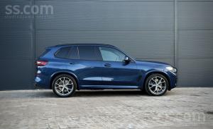 Blue BMW X5 2021 in Riga, with an engine capacity of 3.00 L and mileage of 172 thousand km for 41995 €, photo 6 on AUTOMOTO.COM.LV
