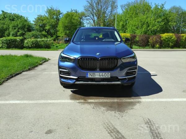 Zils BMW X5 2021 Rīga, ar dzinēja tilpumu 3.00 L un nobraukumu 90 tūkst. km par 37400 €, foto 5 vietnē AUTOMOTO.COM.LV