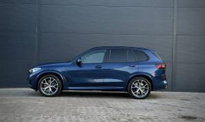 Blue BMW X5 2021 in Riga, with an engine capacity of 3.00 L and mileage of 172 thousand km for 41995 €, photo 3 on AUTOMOTO.COM.LV
