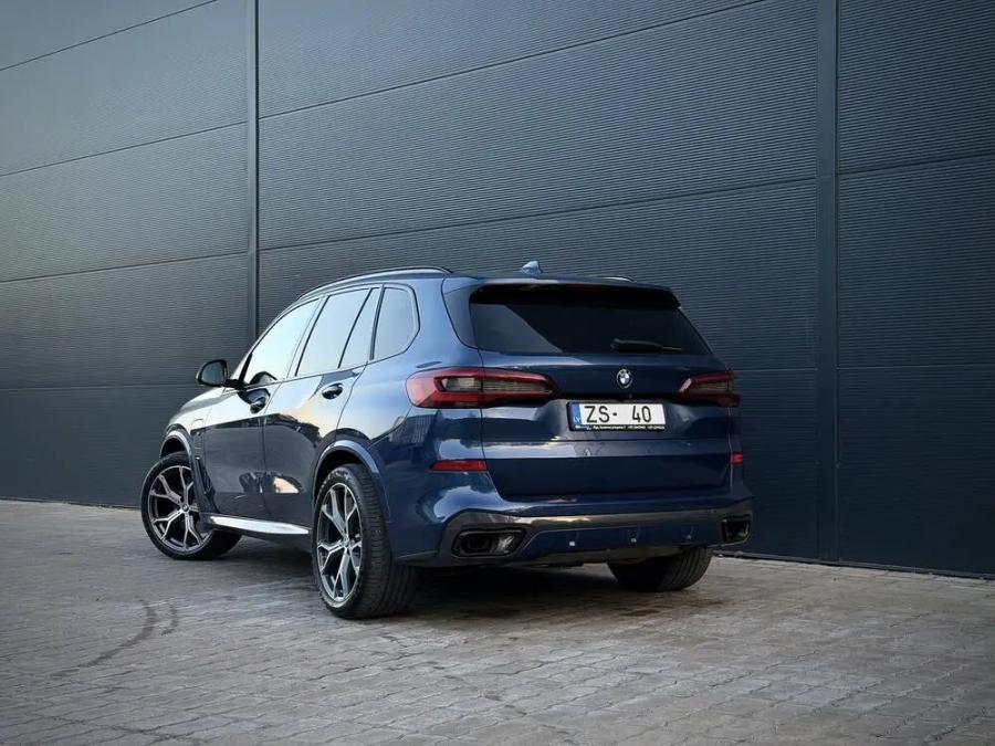 Blue BMW X5 2021 in Riga, with an engine capacity of 3.00 L and mileage of 172 thousand km for 41995 €, photo 4 on AUTOMOTO.COM.LV