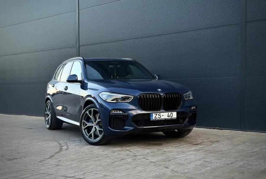 Blue BMW X5 2021 in Riga, with an engine capacity of 3.00 L and mileage of 172 thousand km for 41995 €, photo 5 on AUTOMOTO.COM.LV
