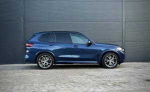 Blue BMW X5 2021 in Riga, with an engine capacity of 3.00 L and mileage of 172 thousand km for 41995 €, photo 6 on AUTOMOTO.COM.LV