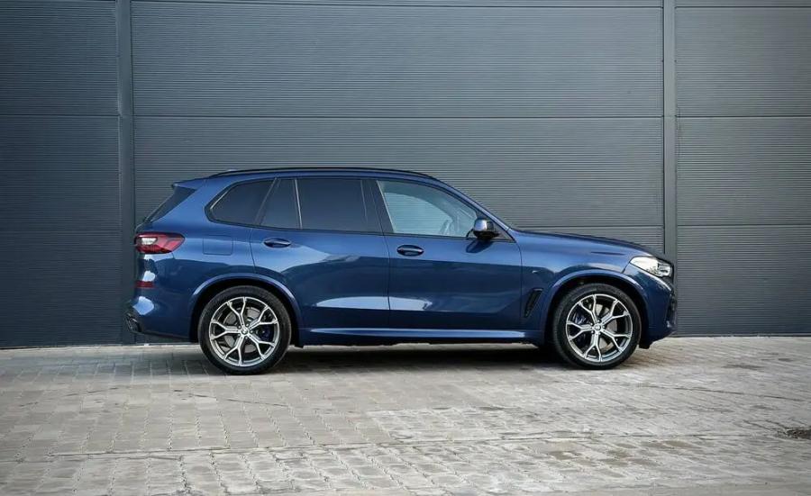 Blue BMW X5 2021 in Riga, with an engine capacity of 3.00 L and mileage of 172 thousand km for 41995 €, photo 6 on AUTOMOTO.COM.LV