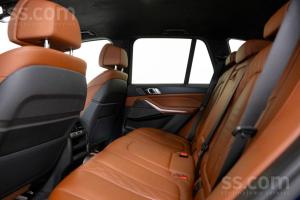 Blue BMW X5 2021 in Riga, with an engine capacity of 3.00 L and mileage of 90 thousand km for 48500 €, photo 35 on AUTOMOTO.COM.LV
