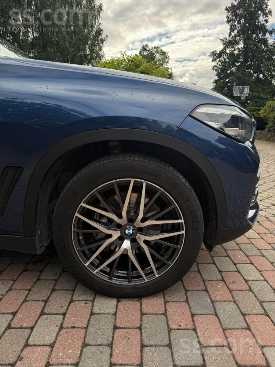 Zils BMW X5 2021 Rīga, ar dzinēja tilpumu 3.00 L un nobraukumu 135 tūkst. km par 43000 €, foto 5 vietnē AUTOMOTO.COM.LV