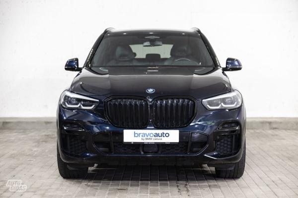 Blue BMW X5 2021 in Vilnius, with an engine capacity of 3.00 L and mileage of 137 thousand km for 48771 €, photo 3 on AUTOMOTO.COM.LV