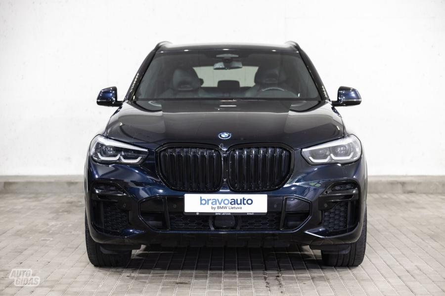Blue BMW X5 2021 in Vilnius, with an engine capacity of 3.00 L and mileage of 137 thousand km for 48771 €, photo 3 on AUTOMOTO.COM.LV