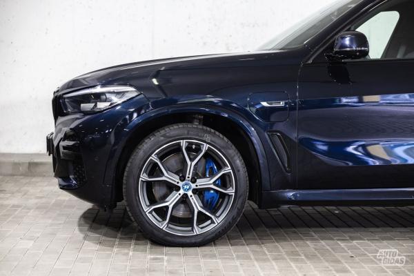 Blue BMW X5 2021 in Vilnius, with an engine capacity of 3.00 L and mileage of 137 thousand km for 48771 €, photo 8 on AUTOMOTO.COM.LV