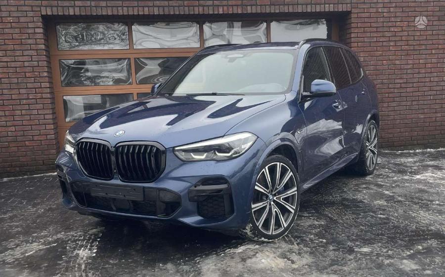 Blue BMW X5 2022 in Vilnius, with an engine capacity of 3.00 L and mileage of 140 thousand km for 46500 €, photo 2 on AUTOMOTO.COM.LV