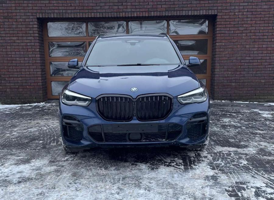 Blue BMW X5 2022 in Vilnius, with an engine capacity of 3.00 L and mileage of 140 thousand km for 46500 €, photo 21 on AUTOMOTO.COM.LV