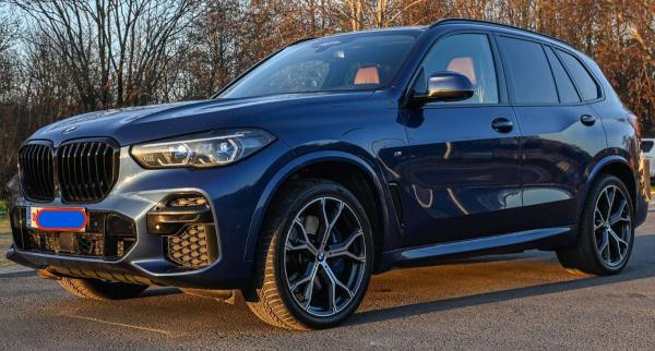 Blue BMW X5 2022 in Klaipeda, with an engine capacity of 2.99 L and mileage of 91 thousand km for 63499 €, photo 1 on AUTOMOTO.COM.LV