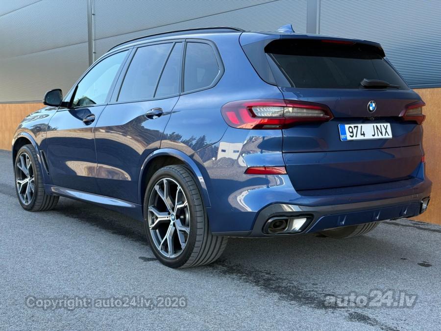 Blue BMW X5 2022 in Tallinn, with an engine capacity of 3.00 L and mileage of 90 thousand km for 54900 €, photo 5 on AUTOMOTO.COM.LV