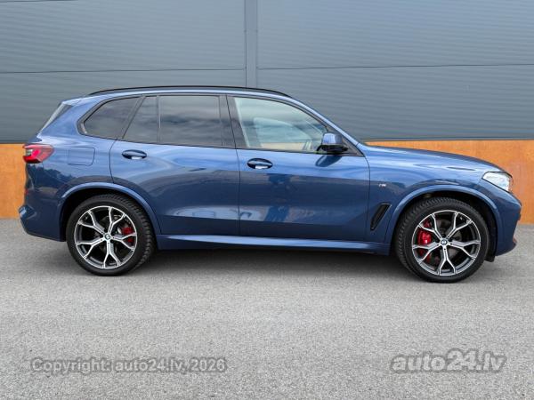 Blue BMW X5 2022 in Tallinn, with an engine capacity of 3.00 L and mileage of 136 thousand km for 49900 €, photo 6 on AUTOMOTO.COM.LV