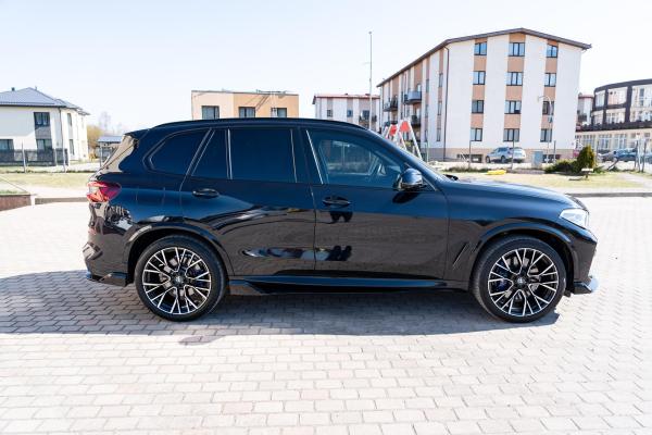 Zils BMW X5 2022 Rīga, ar dzinēja tilpumu 4.40 L un nobraukumu 98 tūkst. km par 52800 €, foto 4 vietnē AUTOMOTO.COM.LV