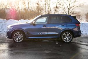 Blue BMW X5 2023 in Kaunas, with an engine capacity of 3.00 L and mileage of 25 thousand km for 50000 €, photo 4 on AUTOMOTO.COM.LV