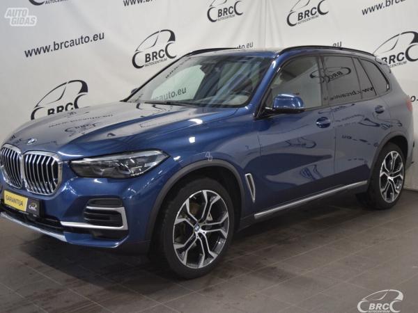 Blue BMW X5 2023 in Riga, with an engine capacity of 3.00 L and mileage of 117 thousand km for 48500 €, photo 1 on AUTOMOTO.COM.LV