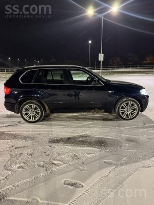 Zils BMW X5 2010 Rēzekne, ar dzinēja tilpumu 3.00 L un nobraukumu 332 tūkst. km par 13500 €, foto 4 vietnē AUTOMOTO.COM.LV