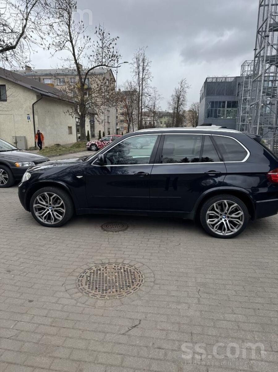 Zils BMW X5 2010 Rēzekne, ar dzinēja tilpumu 3.00 L un nobraukumu 332 tūkst. km par 12500 €, foto 3 vietnē AUTOMOTO.COM.LV