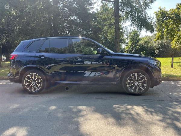 Blue BMW X5 2022 in Panevezys, with an engine capacity of 3.00 L and mileage of 143 thousand km for 42250 €, photo 4 on AUTOMOTO.COM.LV