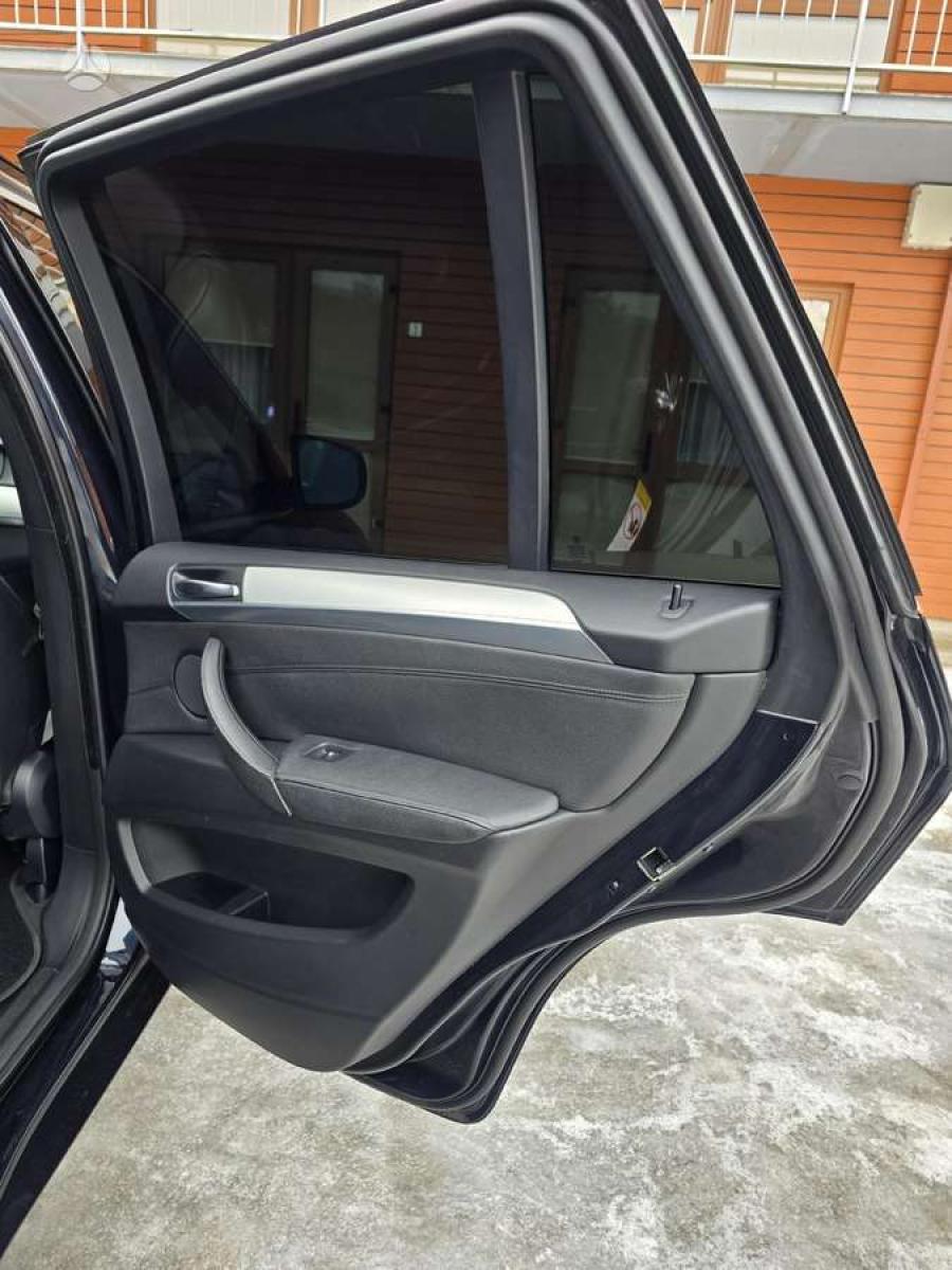Zils BMW X5 2008 Marijampole, ar dzinēja tilpumu 3.00 L un nobraukumu 320 tūkst. km par 8300 €, foto 30 vietnē AUTOMOTO.COM.LV