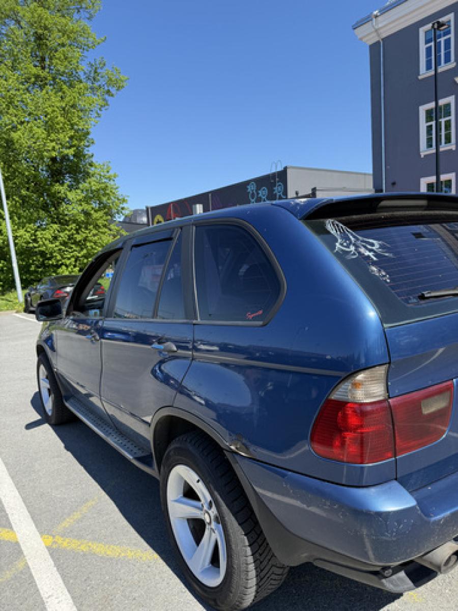 Zils BMW X5 2003 Narva, ar dzinēja tilpumu 0.00 L un nobraukumu 396 tūkst. km par 3500 €, foto 9 vietnē AUTOMOTO.COM.LV