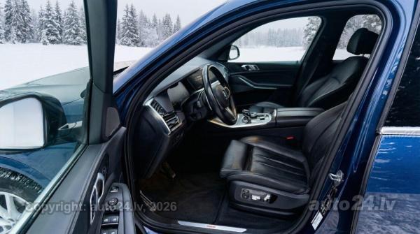 Zils BMW X5 2018 Tartu, ar dzinēja tilpumu 3.00 L un nobraukumu 140 tūkst. km par 39900 €, foto 6 vietnē AUTOMOTO.COM.LV