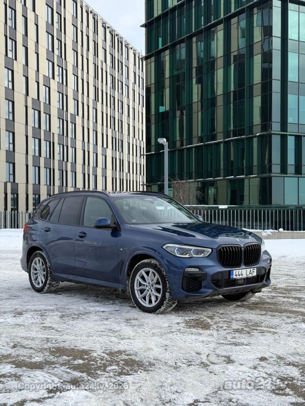 Zils BMW X5 2021 Tallina, ar dzinēja tilpumu 3.00 L un nobraukumu 106 tūkst. km par 59900 €, foto 1 vietnē AUTOMOTO.COM.LV