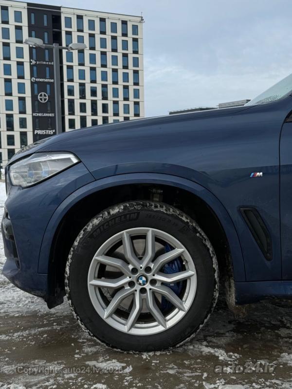 Zils BMW X5 2021 Tallina, ar dzinēja tilpumu 3.00 L un nobraukumu 106 tūkst. km par 59900 €, foto 5 vietnē AUTOMOTO.COM.LV