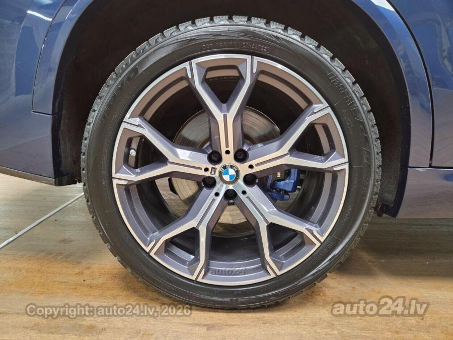 Zils BMW X5 2022 Tallina, ar dzinēja tilpumu 3.00 L un nobraukumu 55 tūkst. km par 66900 €, foto 26 vietnē AUTOMOTO.COM.LV