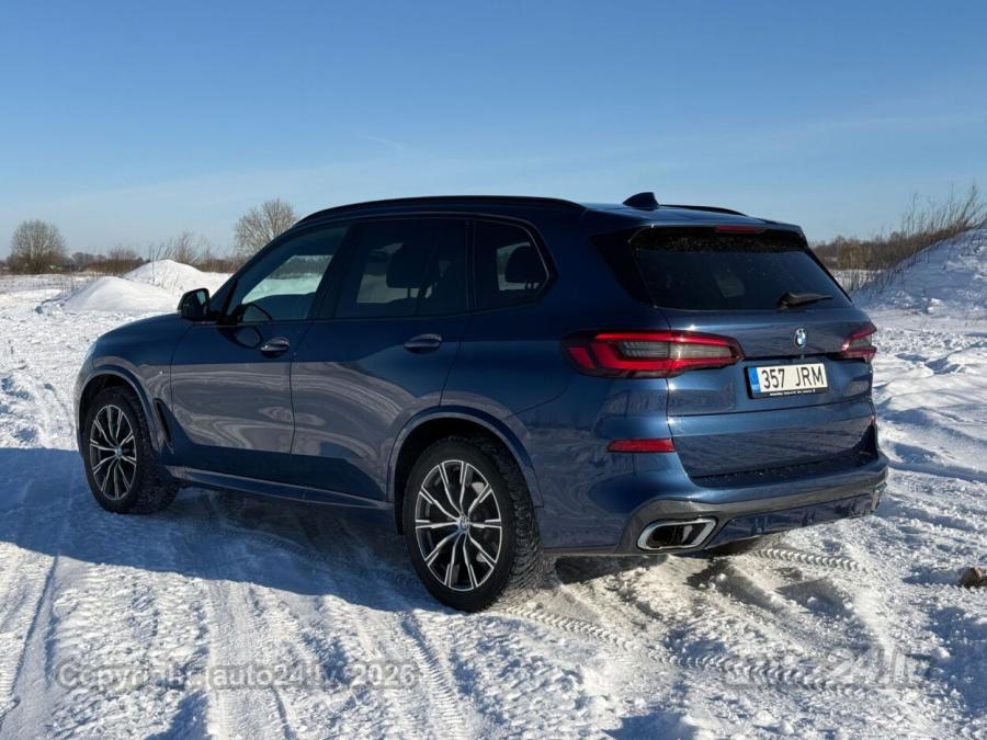 Blue BMW X5 2022 in Tallinn, with an engine capacity of 3.00 L and mileage of 51 thousand km for 63900 €, photo 4 on AUTOMOTO.COM.LV