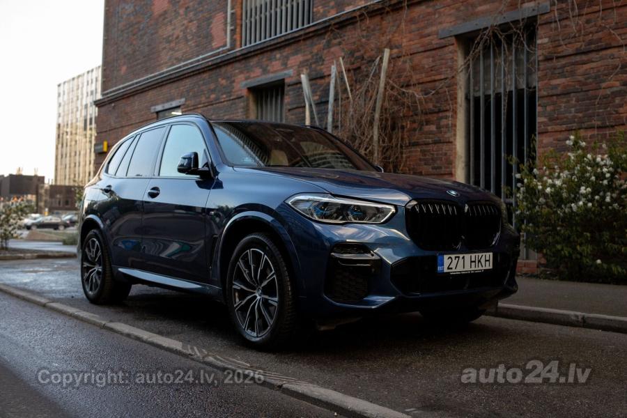 Blue BMW X5 2022 in Tallinn, with an engine capacity of 3.00 L and mileage of 61 thousand km for 61900 €, photo 1 on AUTOMOTO.COM.LV