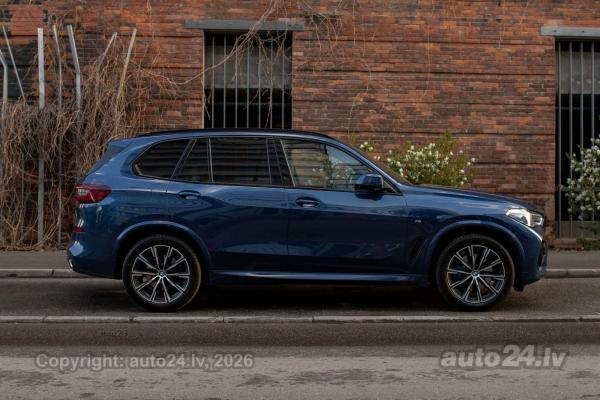 Blue BMW X5 2022 in Tallinn, with an engine capacity of 3.00 L and mileage of 61 thousand km for 61900 €, photo 2 on AUTOMOTO.COM.LV